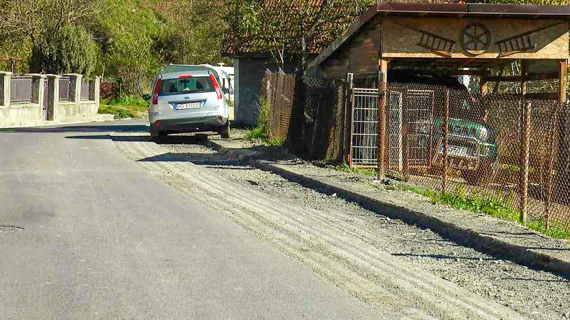 O firmă de construcții și-a luat înapoi asfaltul proaspăt turnat pe o ...